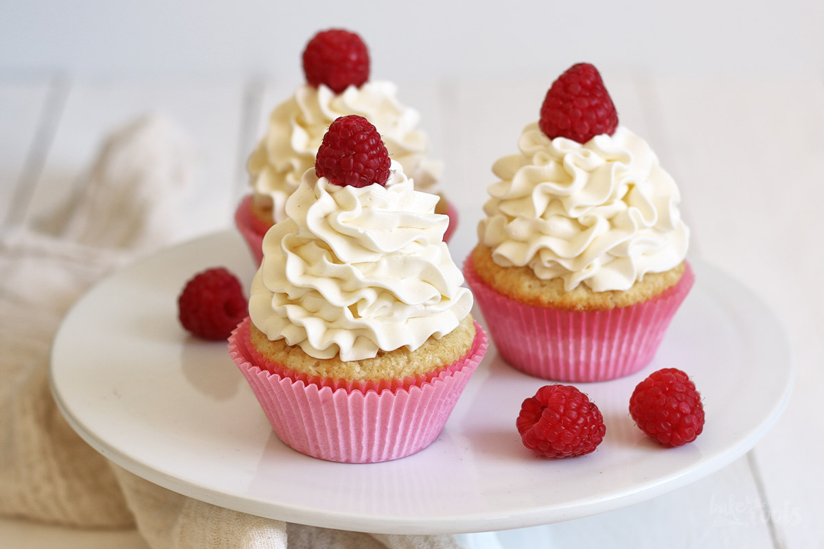 White Chocolate Raspberry Cheesecake Cupcakes | Bake to the roots ...