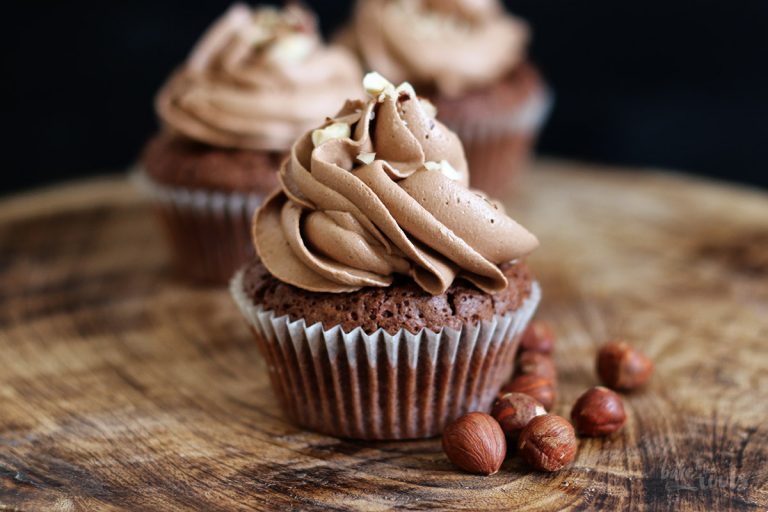 Hazelnut Praliné Cupcakes | Bake to the roots