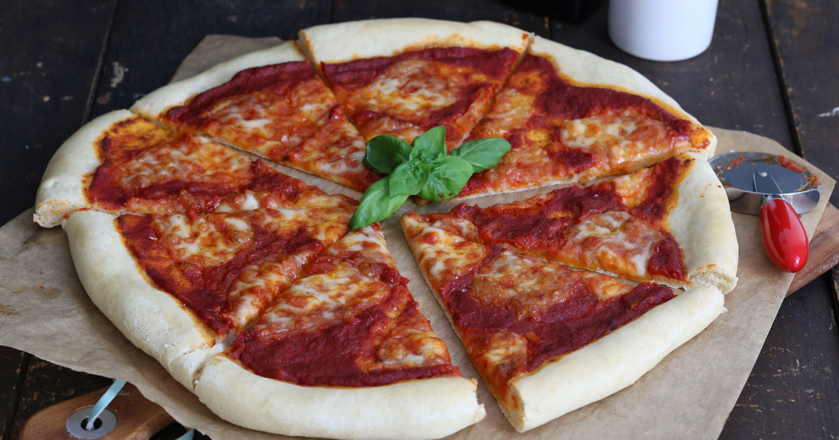 Klassischer „Homemade“ Pizzateig | Bake to the roots