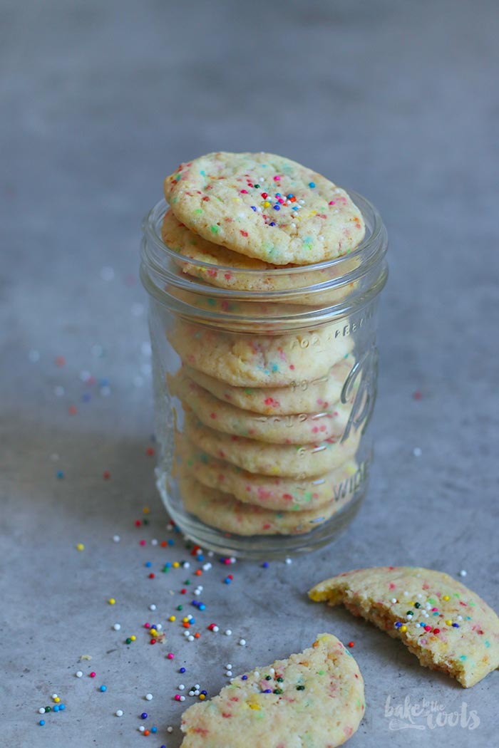 Easy Vanilla Funfetti Cookies | Bake to the roots | Bake to the roots