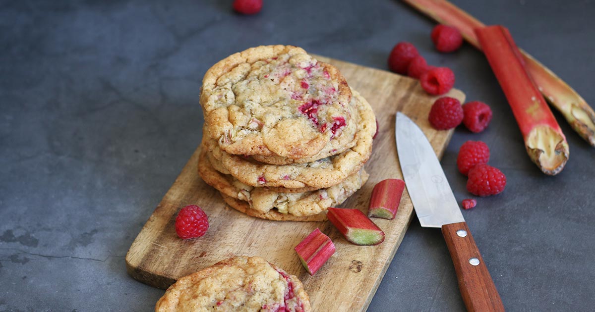 XXL Rhubarb Raspberry Cookies | Bake to the roots