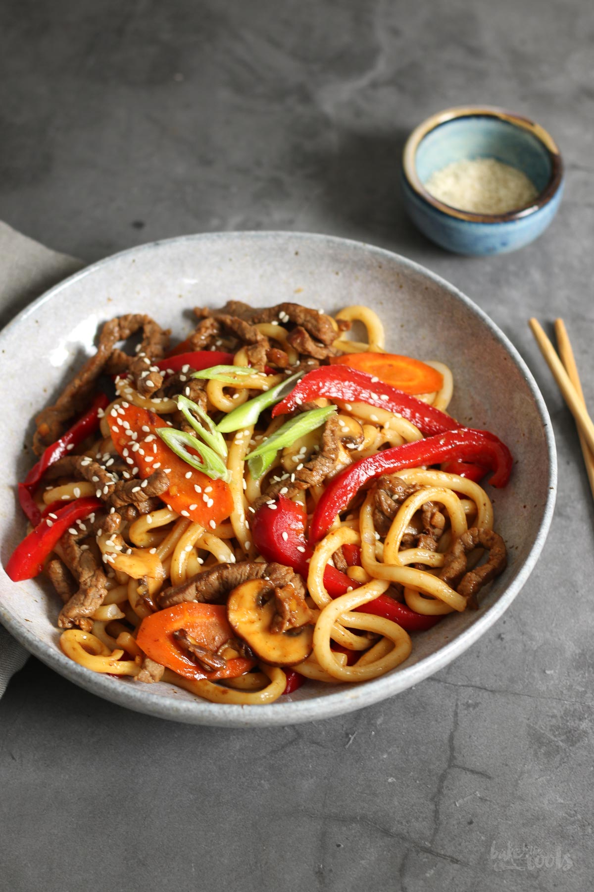 Asiatische Udon Rindfleischpfanne | Bake to the roots | Bake to the roots