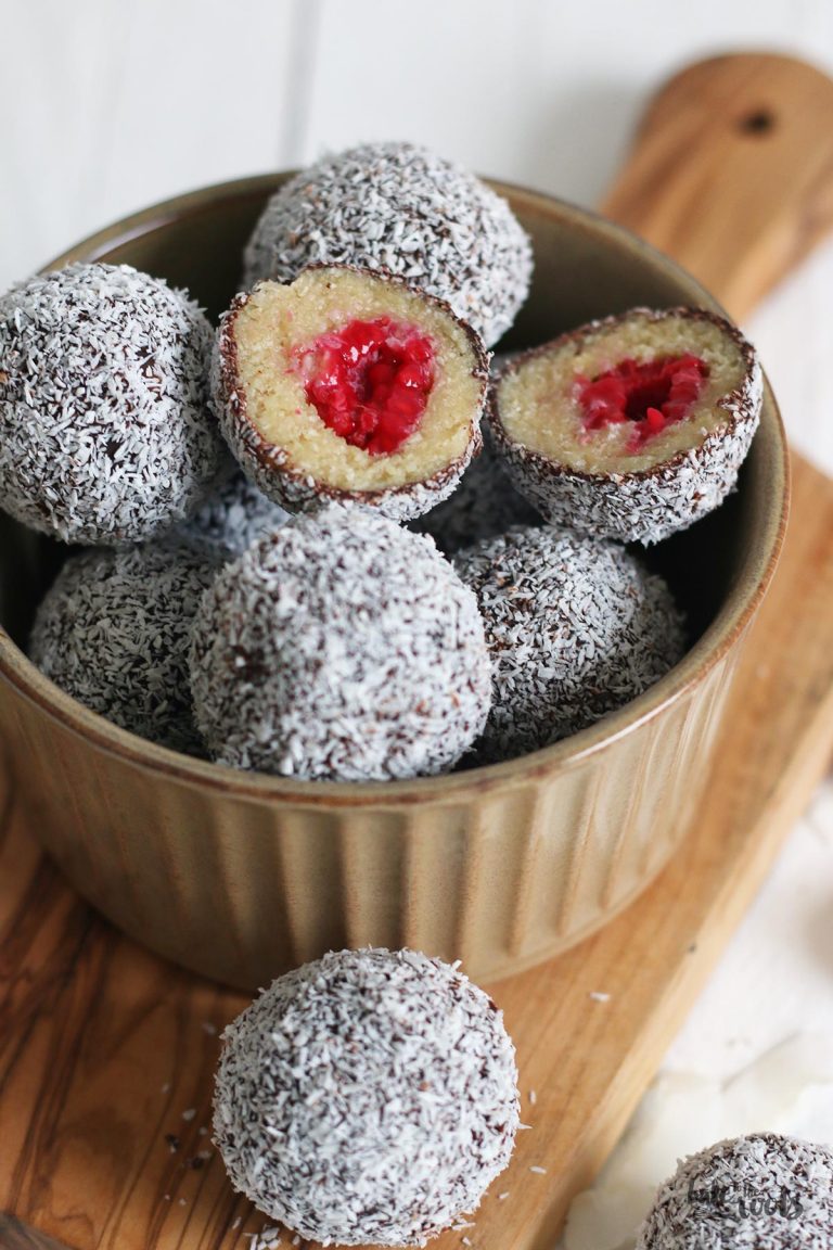 Vegan Raspberry Lamington Energy Balls | Bake to the roots