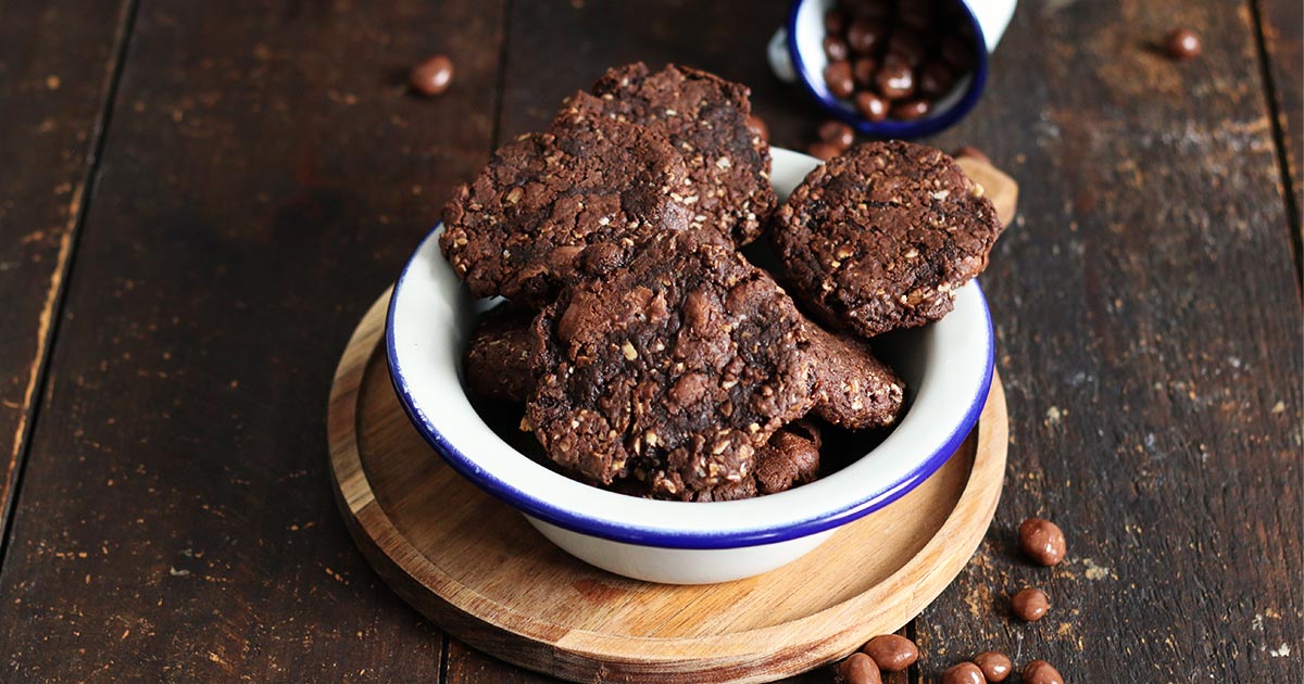 Schokolade „Smash“ Cookies mit Haferflocken und Rosinen | Bake to the roots