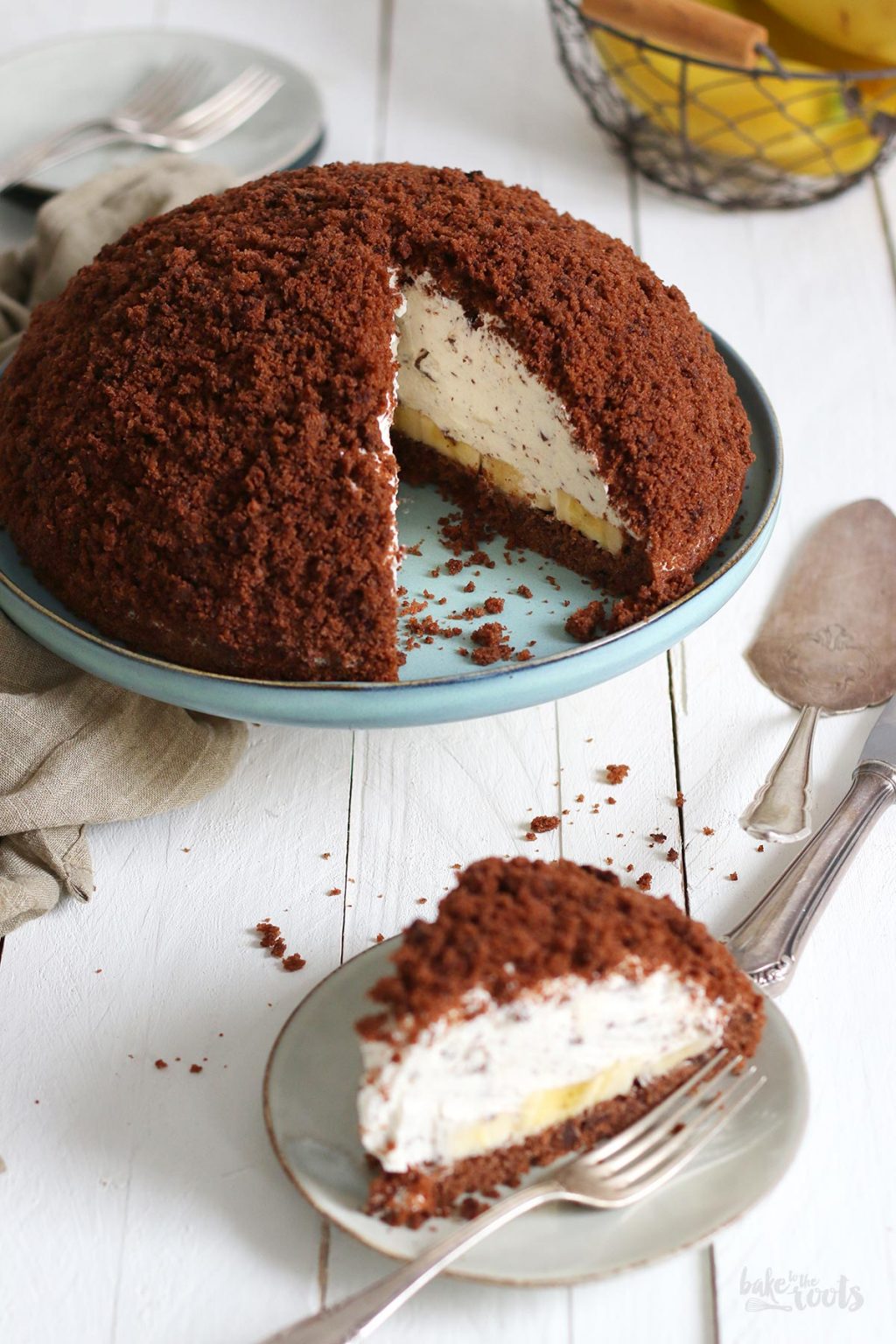 German Mole Cake with Bananas (Maulwurfkuchen) | Bake to the roots