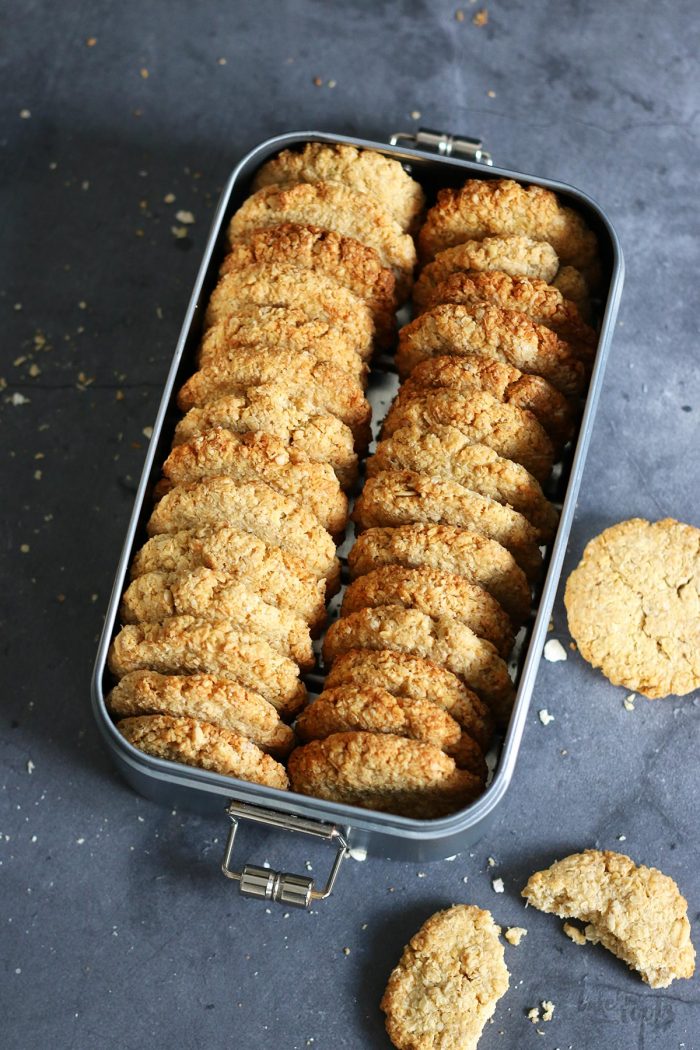 Swedish Havreflarn – Oatmeal Cookies (sugar-free) | Bake to the roots