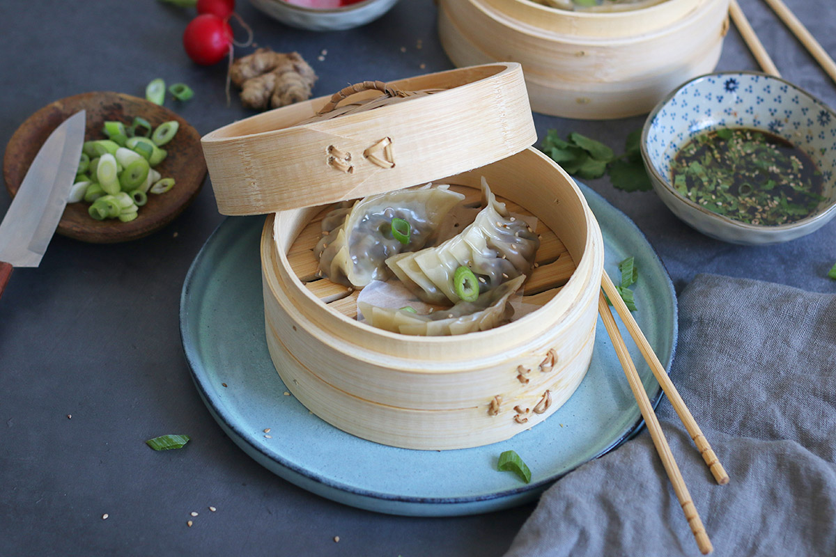 Vegan Steamed Dumplings with Mushrooms & Napa Cabbage | Bake to the ...