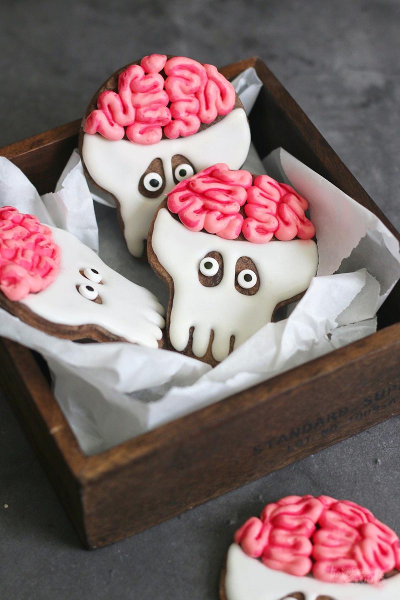 Halloween “Brainy” Skull Sugar Cookies | Bake to the roots