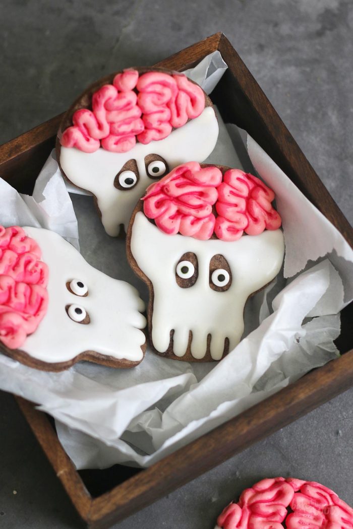 Halloween “Brainy” Skull Sugar Cookies | Bake to the roots