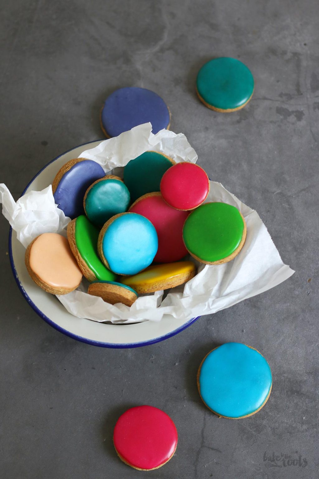 Polka Dot Gingerbread Cookies | Bake to the roots