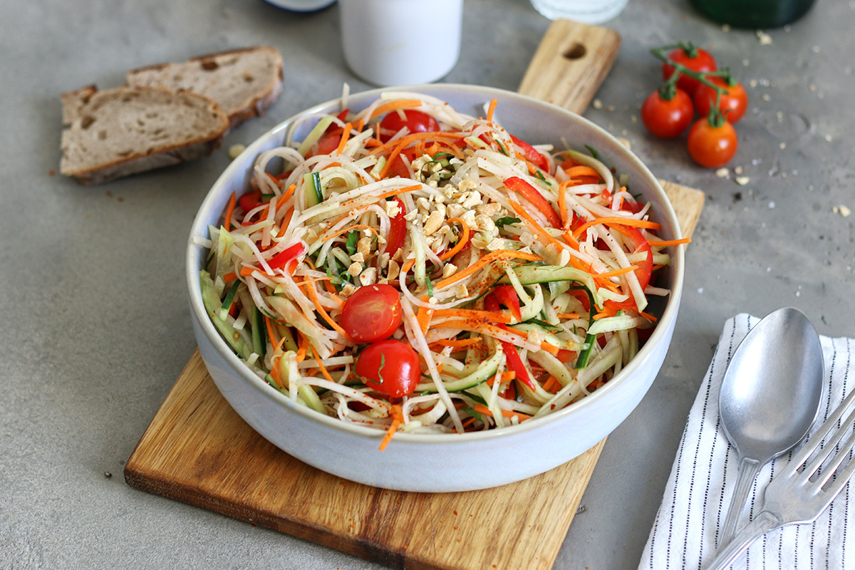 Kohlrabi Rohkost Salat Thai Style | Bake to the roots | Bake to the roots