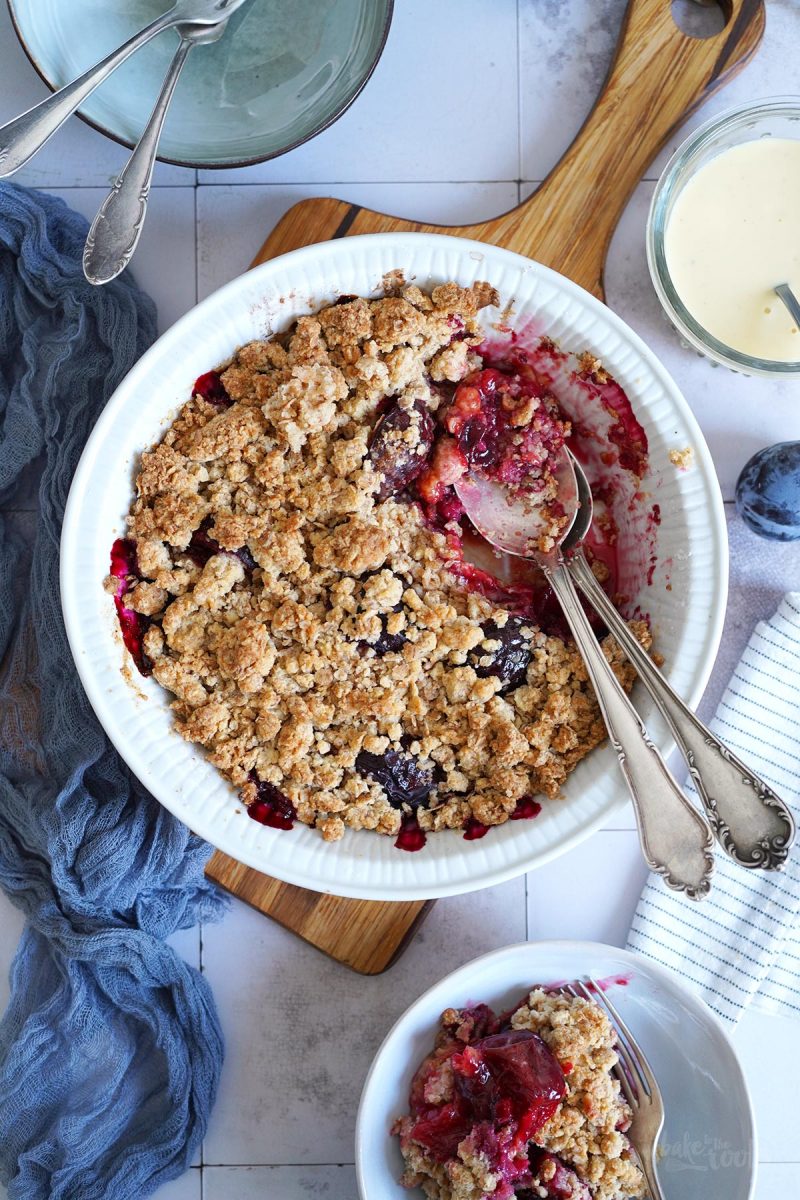 Einfacher Zwetschgen Crumble | Bake to the roots