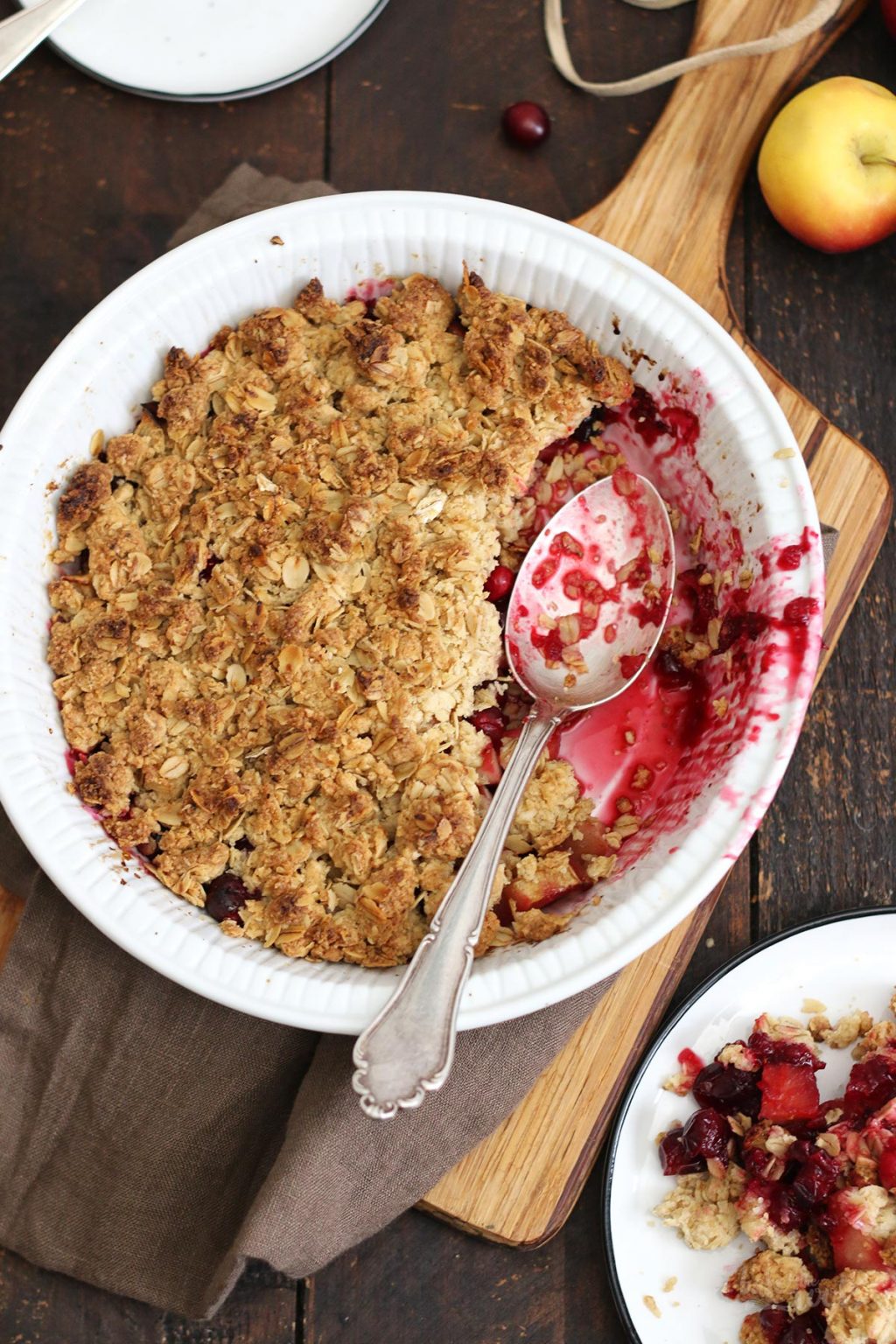 Easy Peasy Cranberry Apple Crumble | Bake to the roots