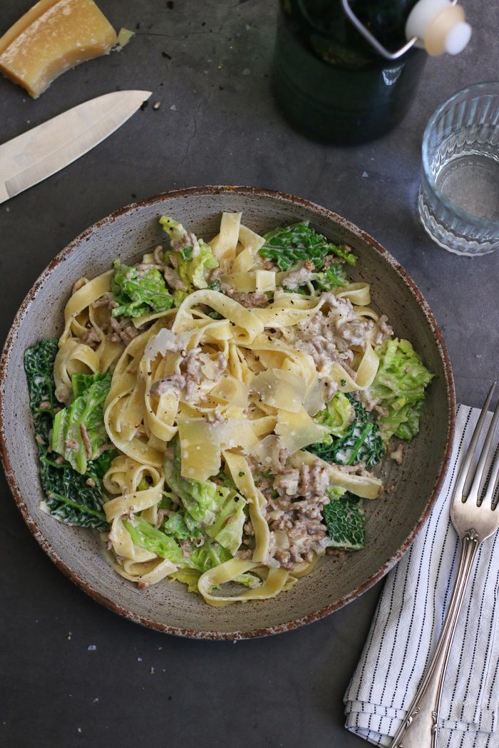 Tagliatelle mit Wirsing und Hackfleisch | Bake to the roots