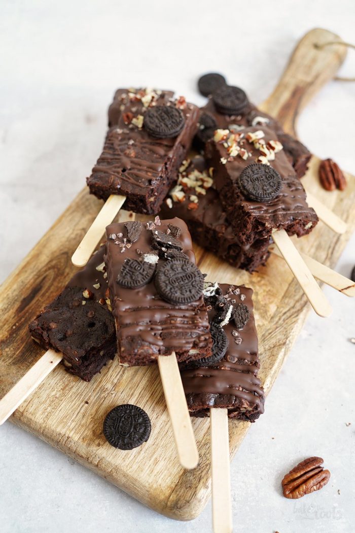 Brownies on Sticks (with Oreos) | Bake to the roots