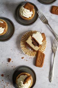 Lotus Biscoff Mini Cheesecakes | Bake to the roots