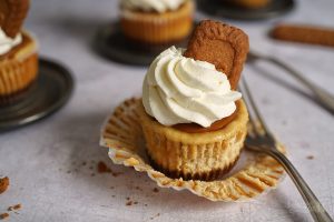 Lotus Biscoff Mini Cheesecakes | Bake to the roots