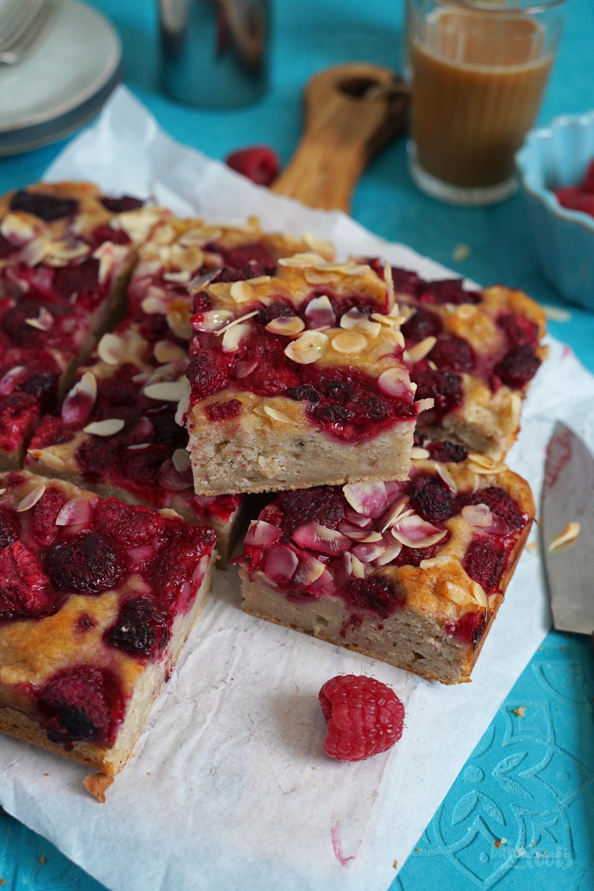 Einfacher Kuchen mit Banane & Himbeeren (vegan) | BTTR