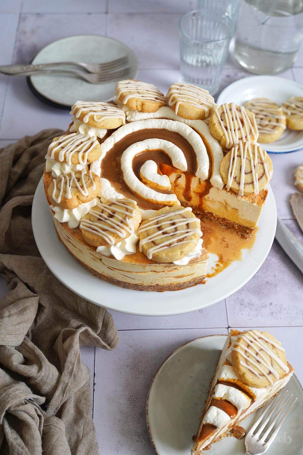 No-Bake Cinnamon Roll Cheesecake | Bake to the roots