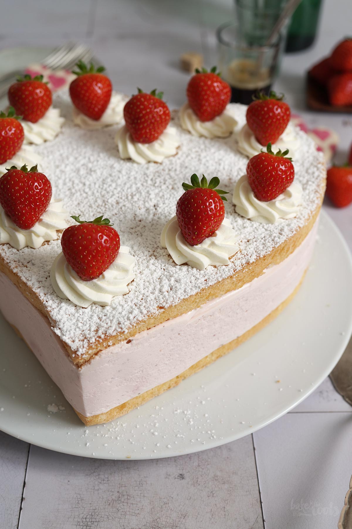 Herz Sahnetorte mit Erdbeeren für den Muttertag | BTTR