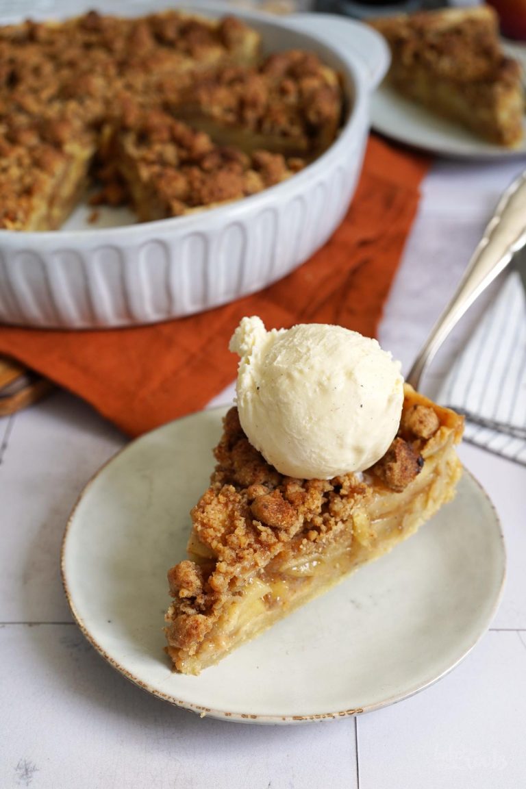 Dutch Apple Pie (with Crumb Topping) | Bake to the roots