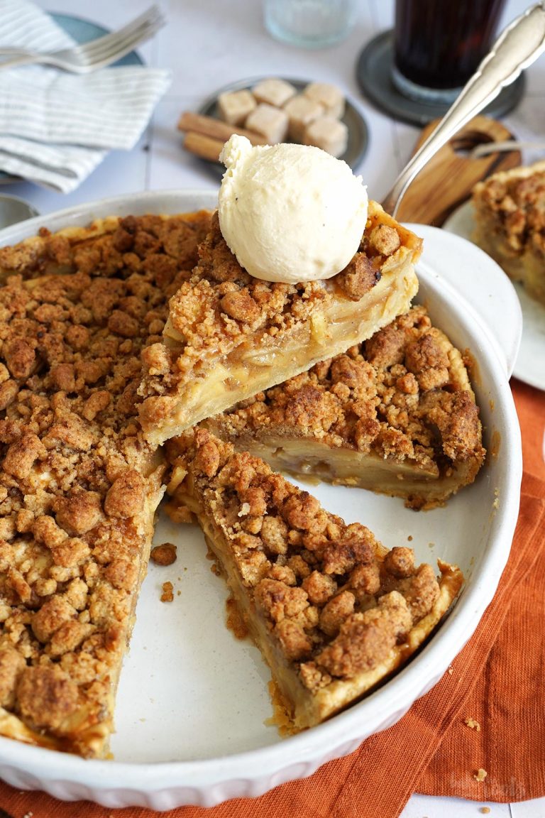 Dutch Apple Pie (with Crumb Topping) | Bake to the roots