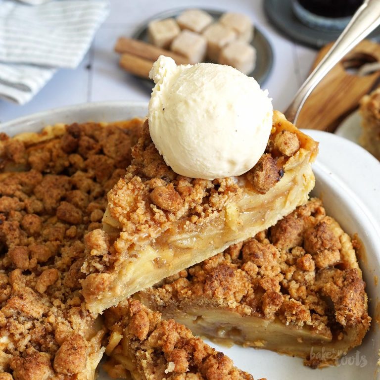 Dutch Apple Pie (with Crumb Topping) | Bake to the roots