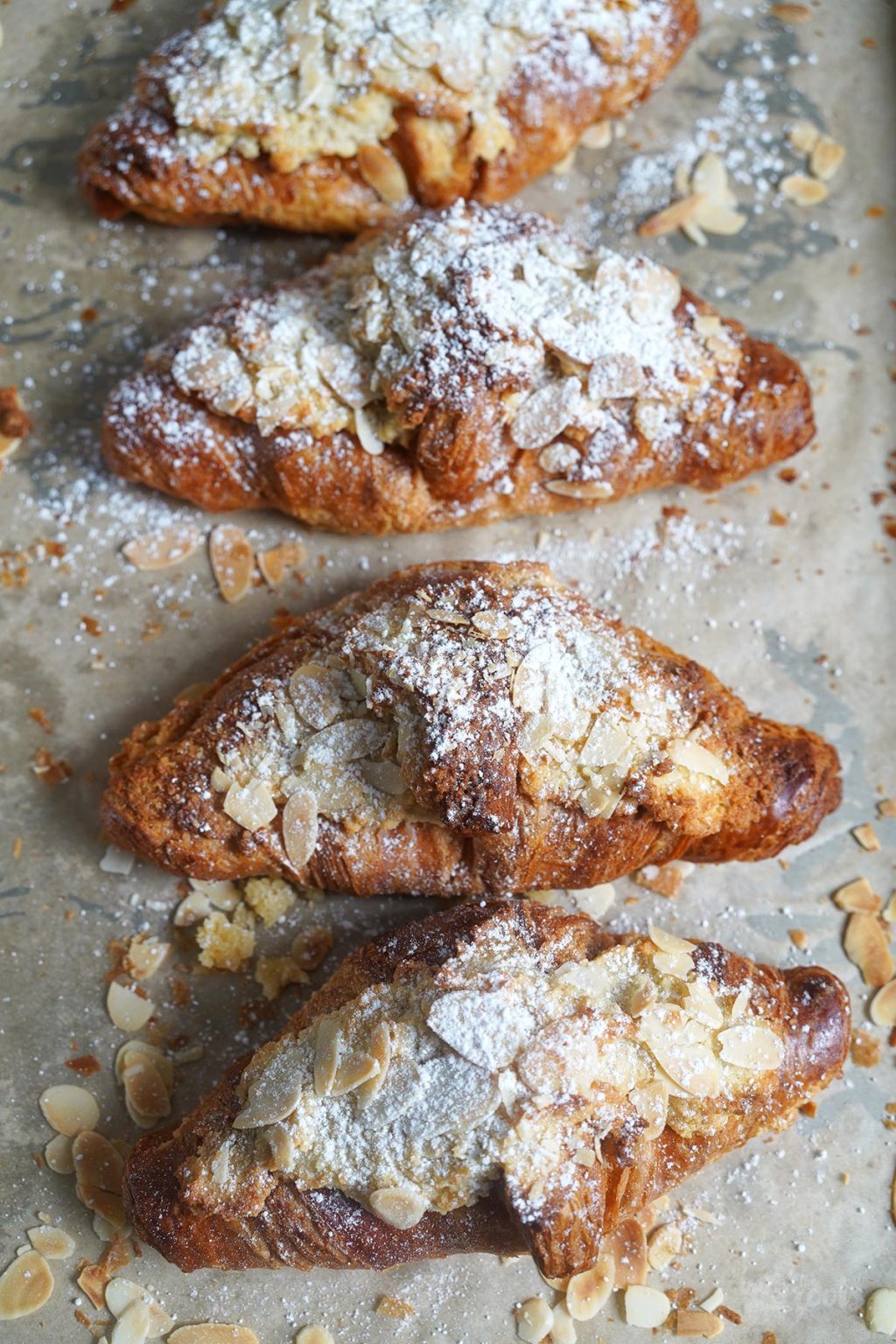 Einfache Mandel Frangipane Croissants | Bake to the roots