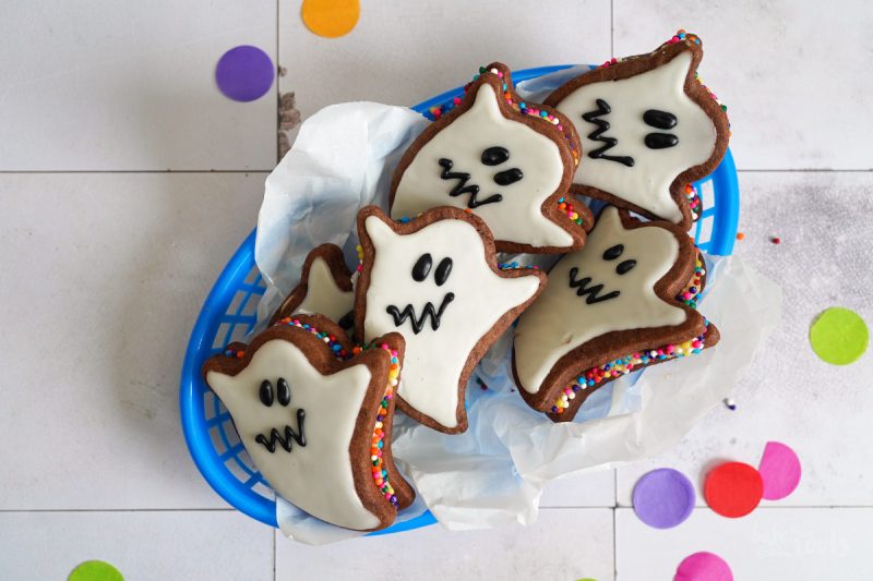 Halloween Haunted Gingerbread House | Bake to the roots