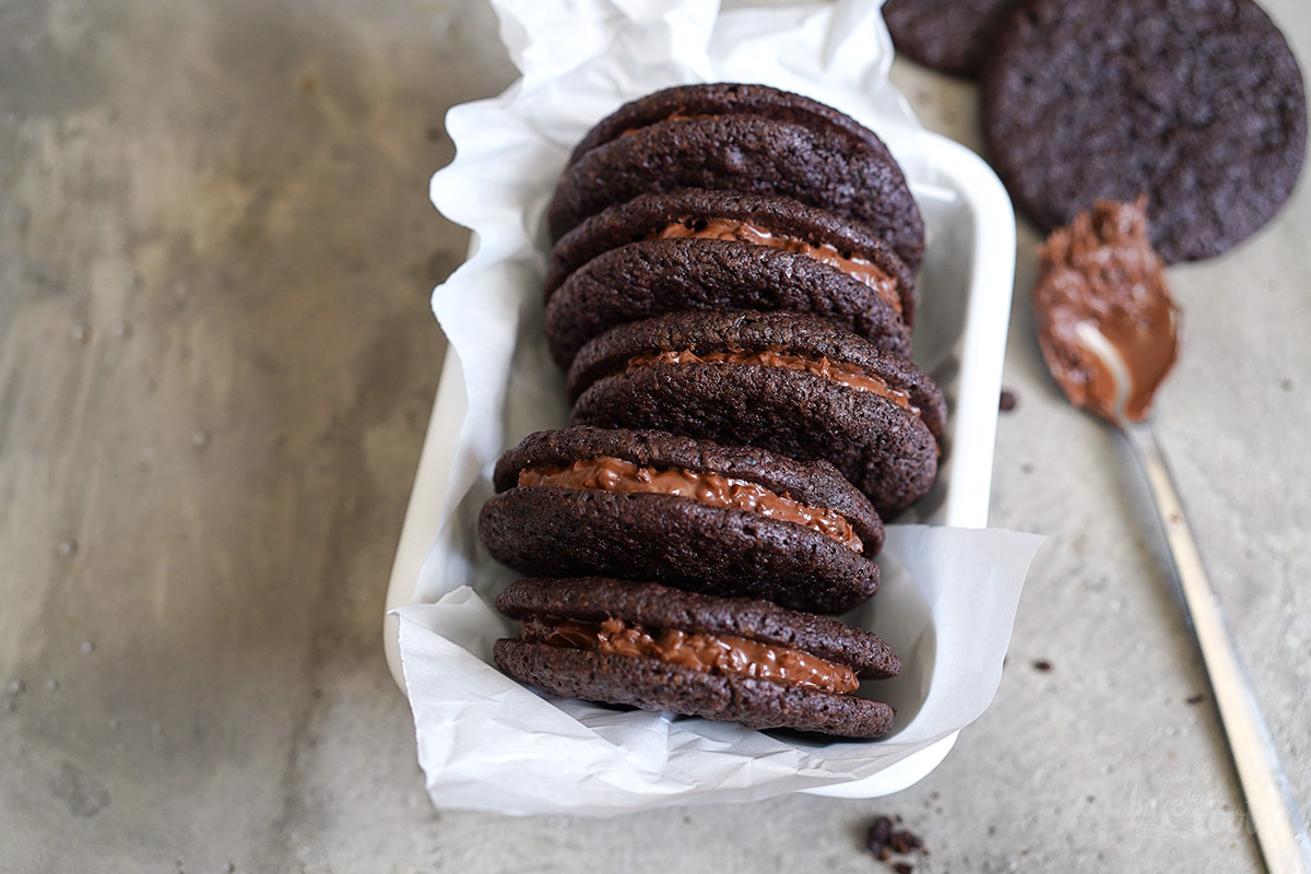 Chocolate Sandwich Cookies mit Ovomaltine | Bake to the roots | Bake to ...