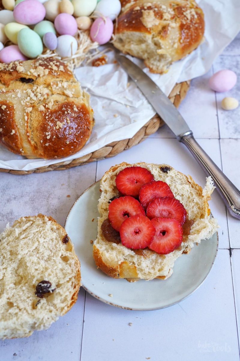 (Streusel) Hot Cross Bun Wreath | Bake to the roots