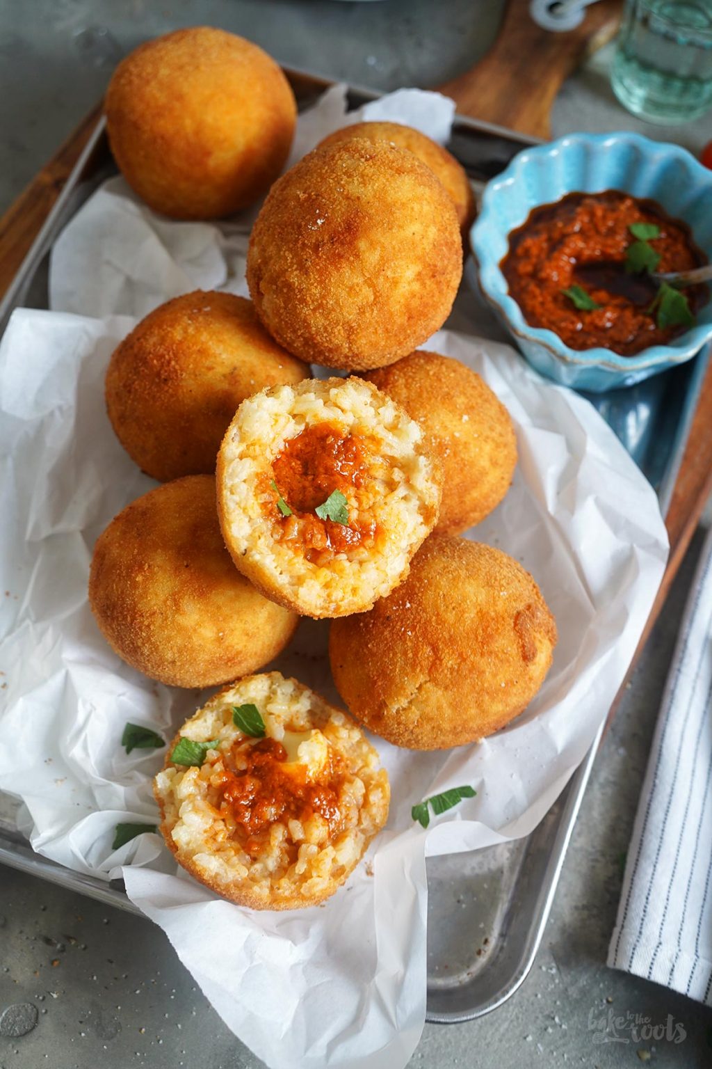 Arancini mit Pesto Rosso & Mozzarella | Bake to the roots