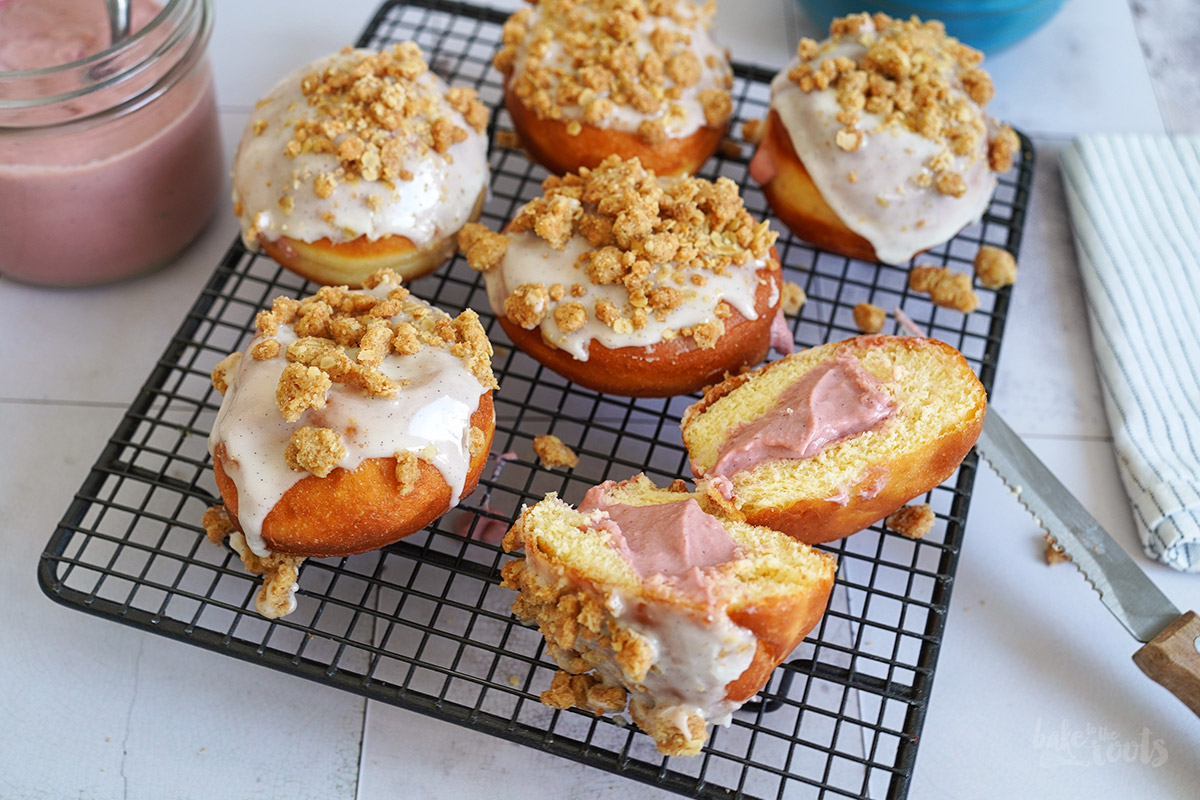 Rhabarber Streusel Donuts | Bake to the roots | Bake to the roots