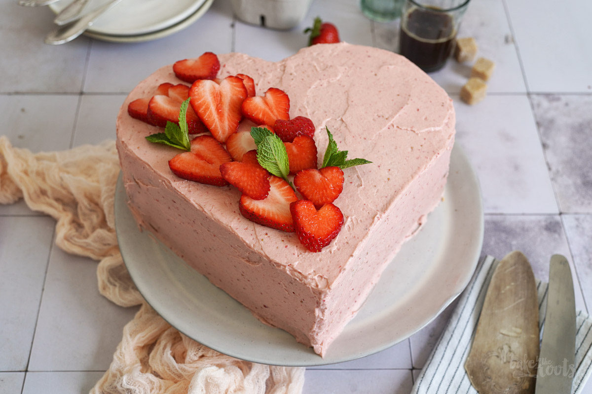 Strawberry Heart Cake | Bake to the roots | Bake to the roots