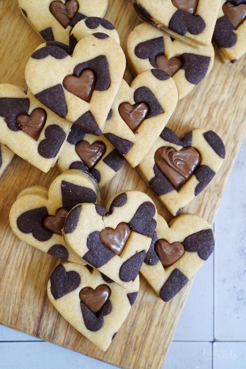 Herz Sandwich Cookies (für Valentinstag) | Bake to the roots