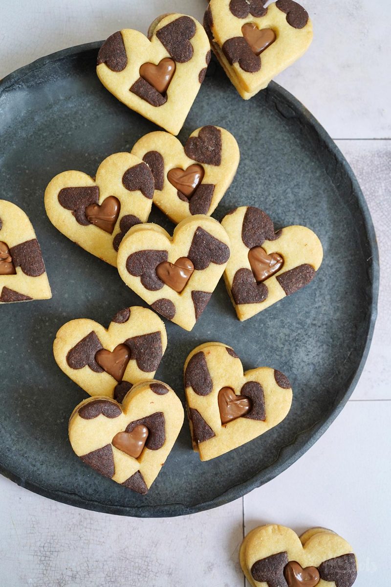 Herz Sandwich Cookies (für Valentinstag) | Bake to the roots