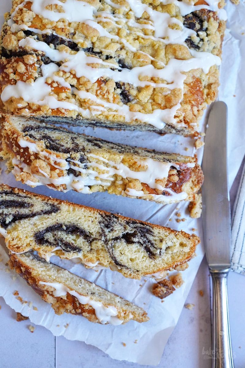 Einfacher Mohnstriezel mit Streuseln | Bake to the roots