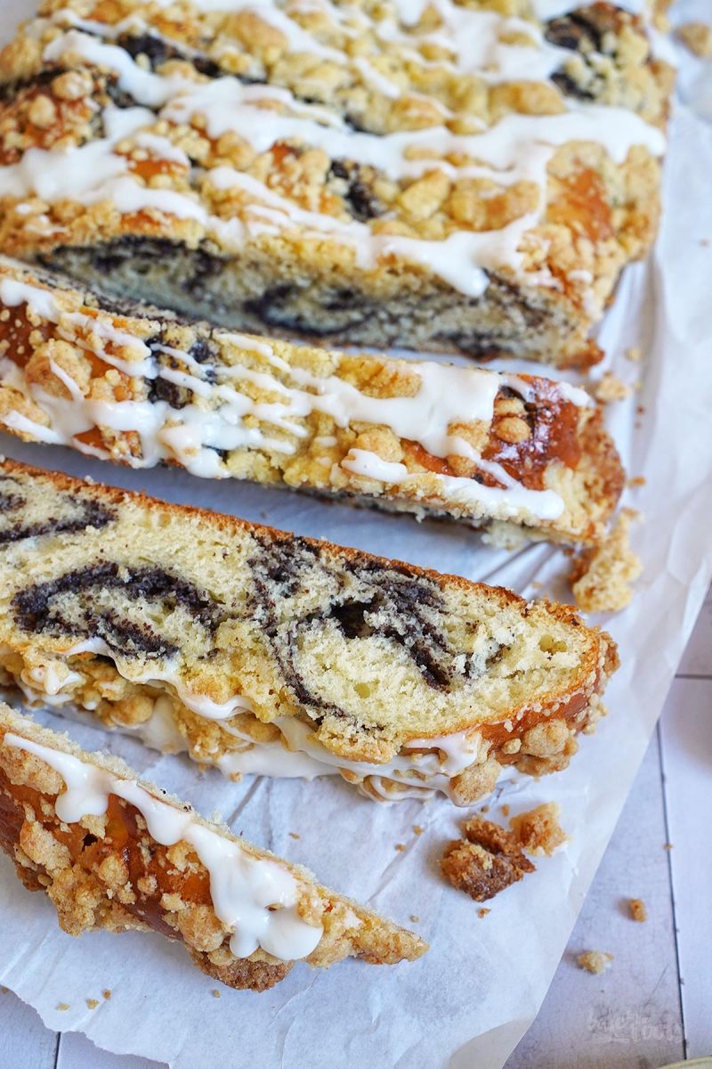 Einfacher Mohnstriezel mit Streuseln | Bake to the roots