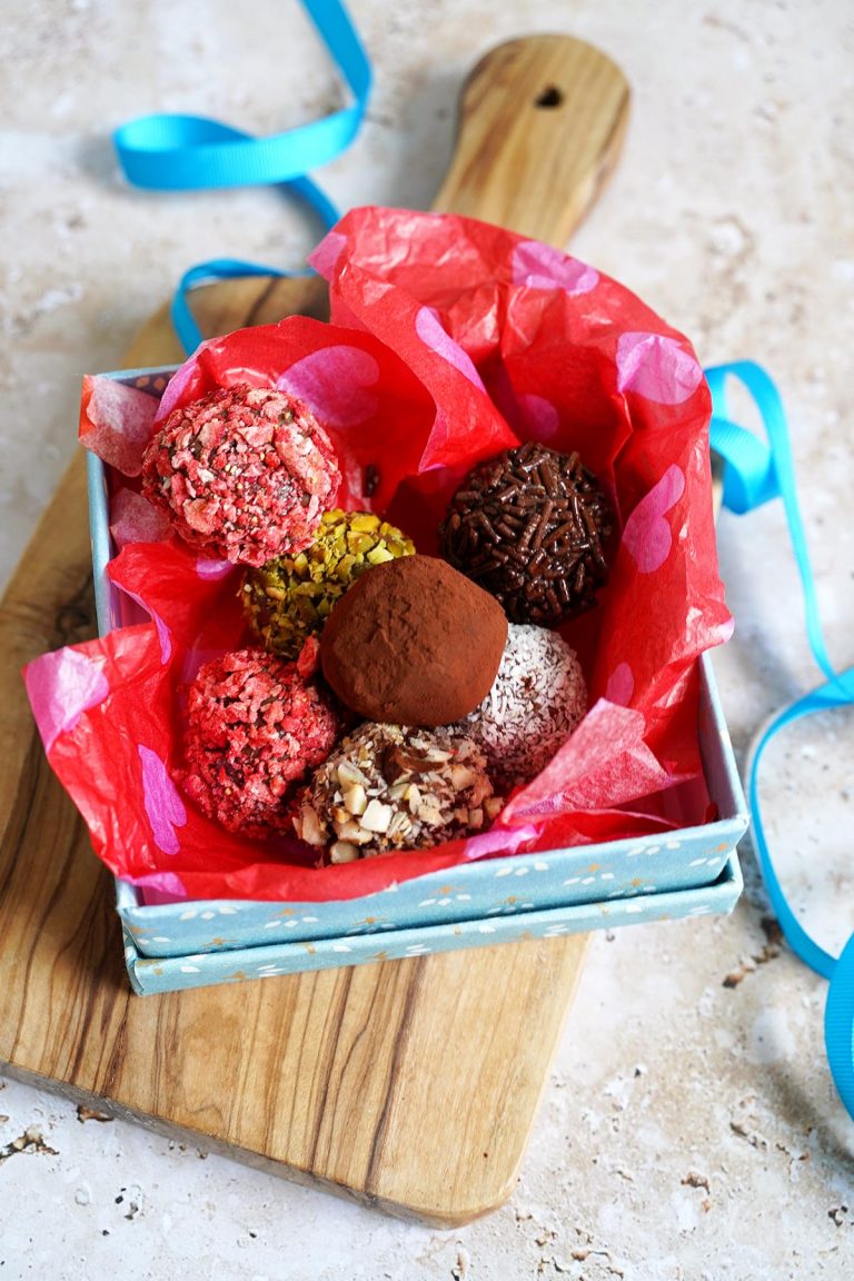 Easy Homemade Chocolate Truffles | Bake to the roots