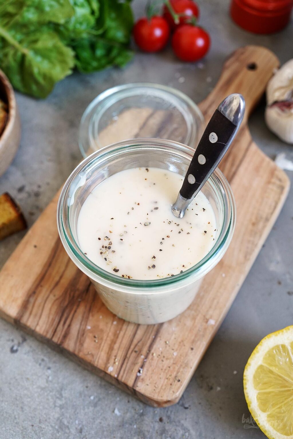 Einfaches Caesar Salad Dressing | Bake to the roots