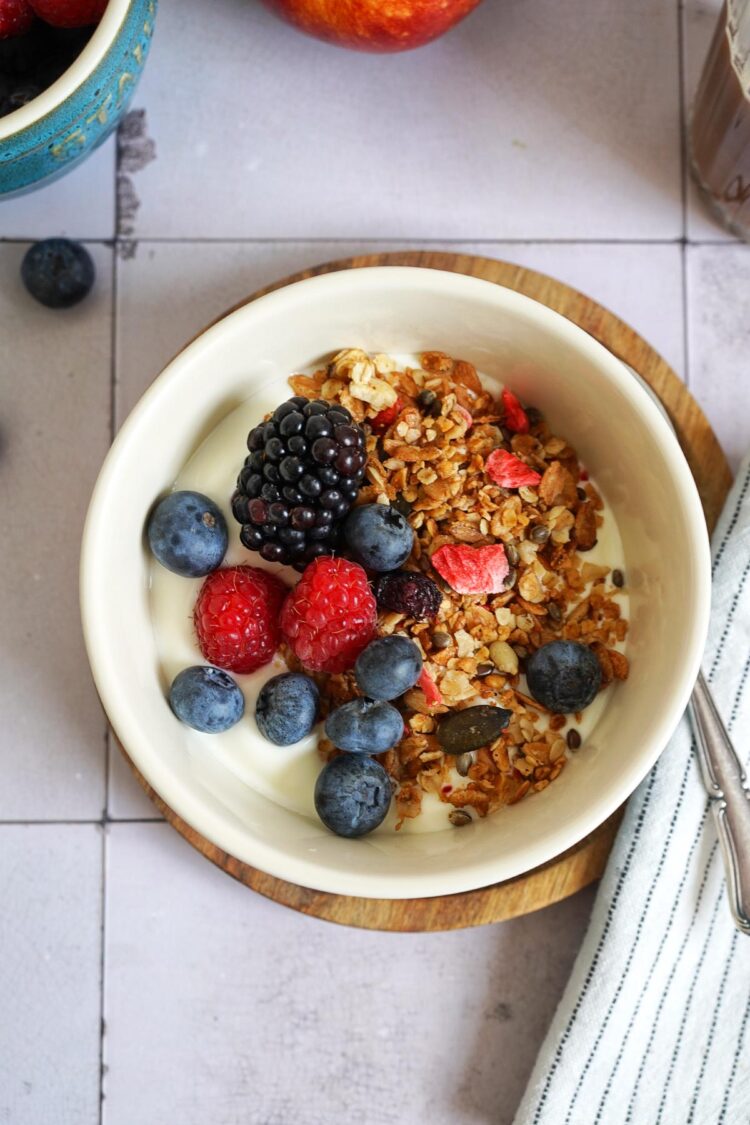 Homemade Maple Granola (aus dem Backofen) | Bake to the roots | Bake to ...