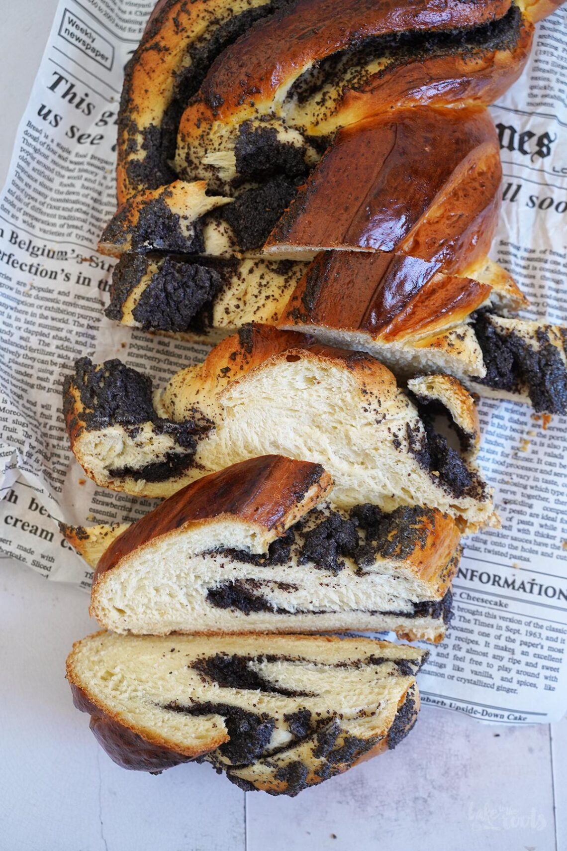 Einfacher Mohn Marzipan Hefezopf | Bake to the roots